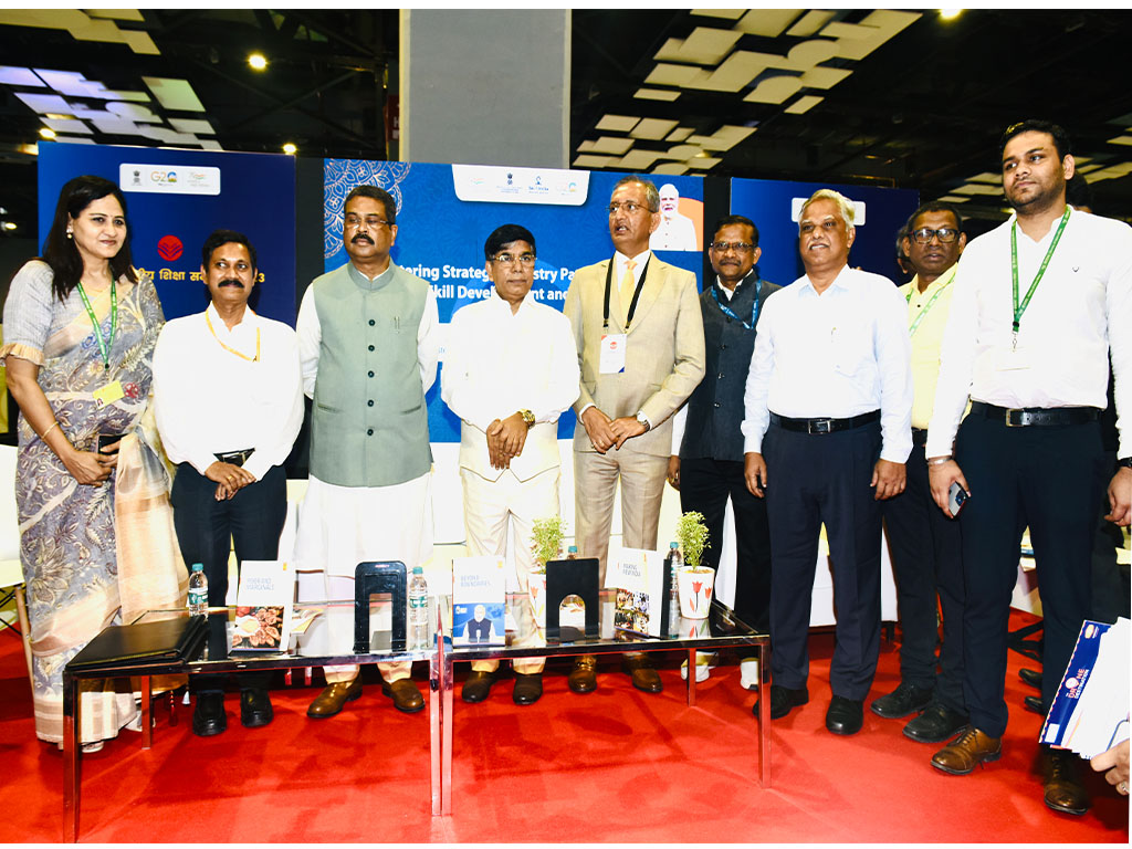 MoU signing with AWS and ETS India in presence of Hon'ble Minister ...